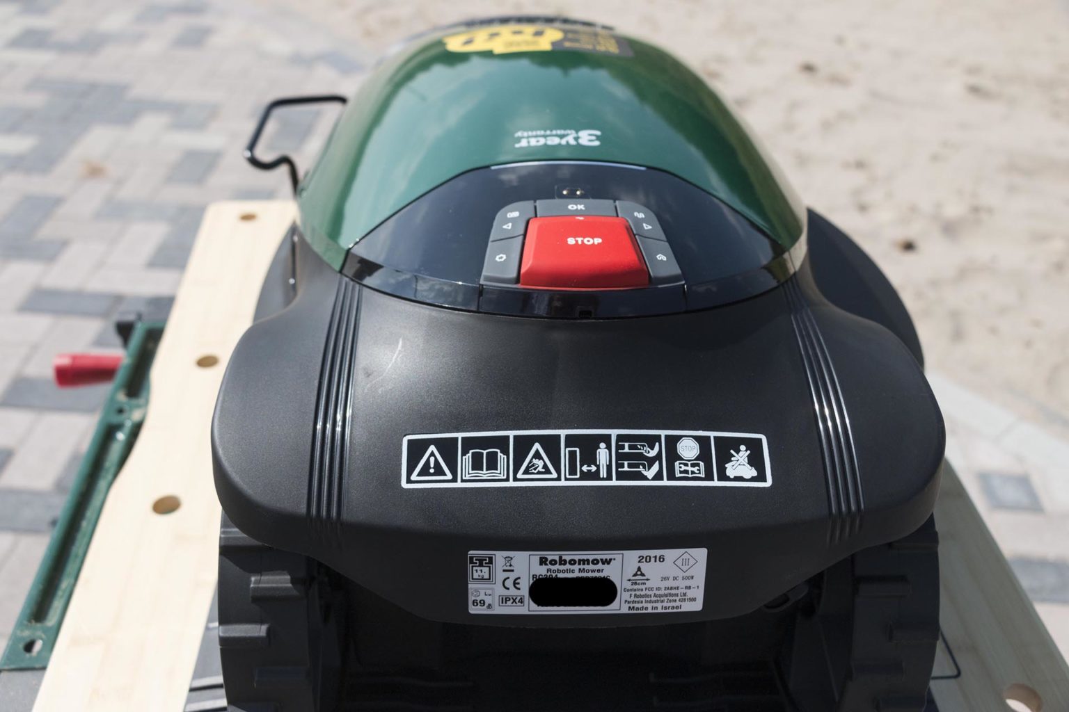 Review: Robomow RC304 (robot grasmaaier) - GadgetGear.nl