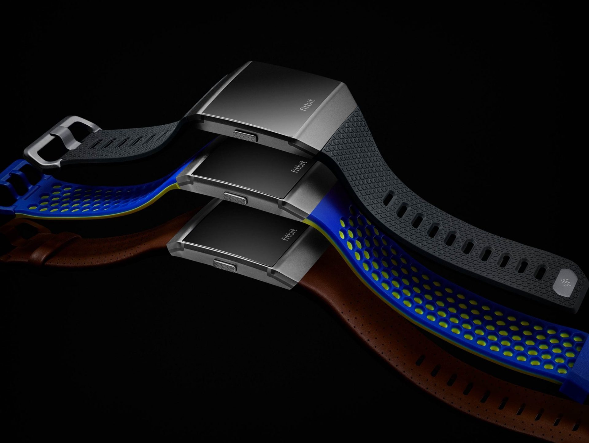 Fitbit introduceert smartwacht, oordopjes en een weegschaal - GadgetGear.nl