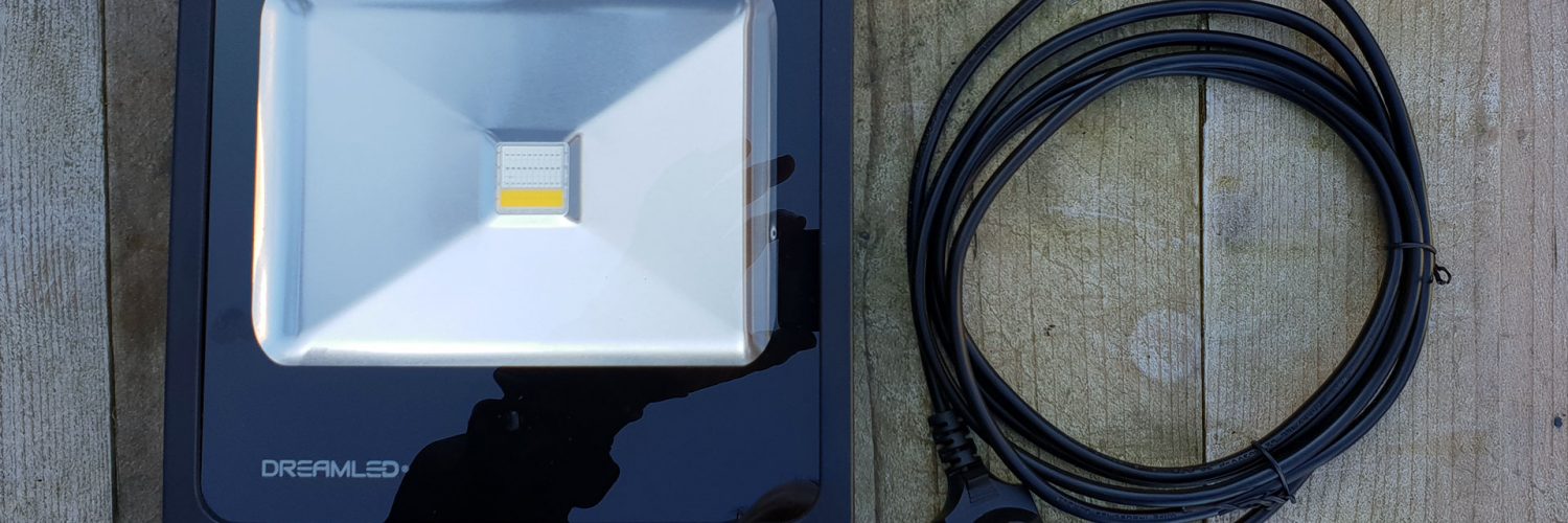 Review: DreamLED FL-300W (RGB Floodlight) - GadgetGear.nl