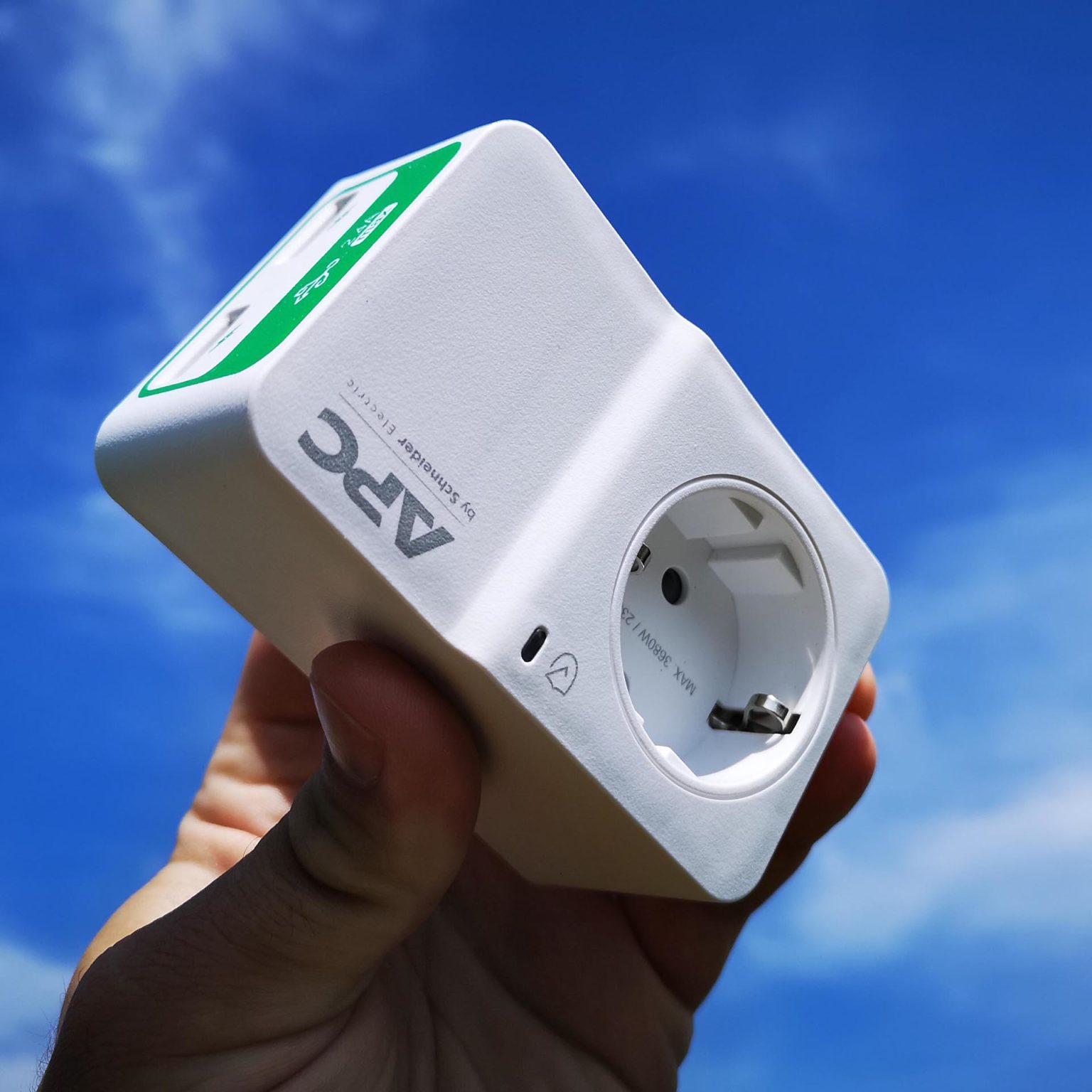 Review: APC PM1WU2-GR Surge Protector (USB lader) - GadgetGear.nl