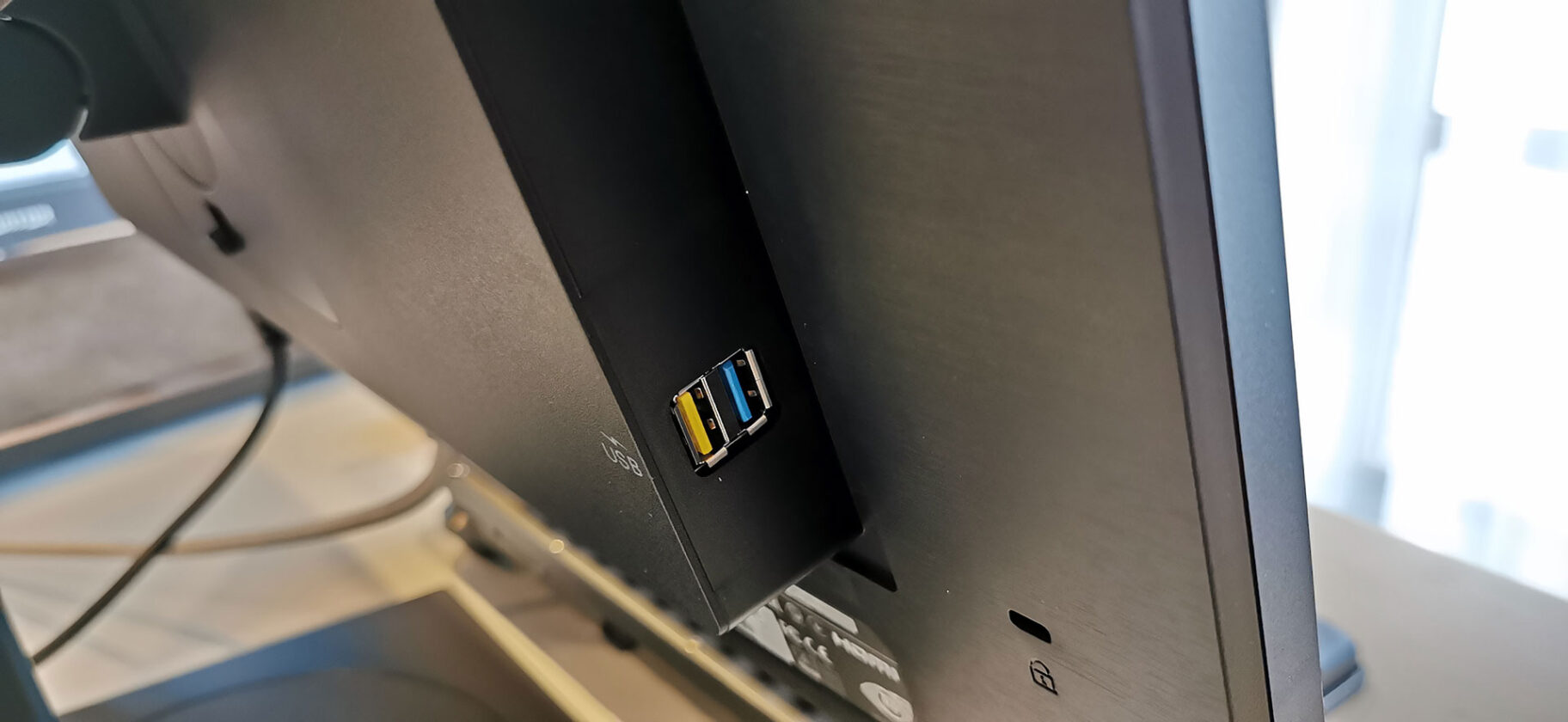 Review: Philips 243B1 Monitor met USB-C hub - GadgetGear.nl