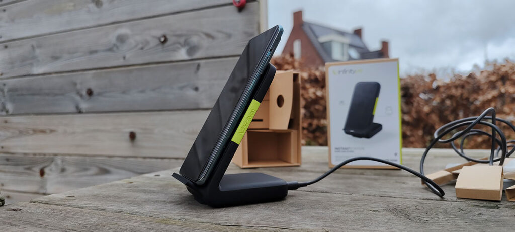 Review: InfinityLab InstantStation Wireless Stand - GadgetGear.nl