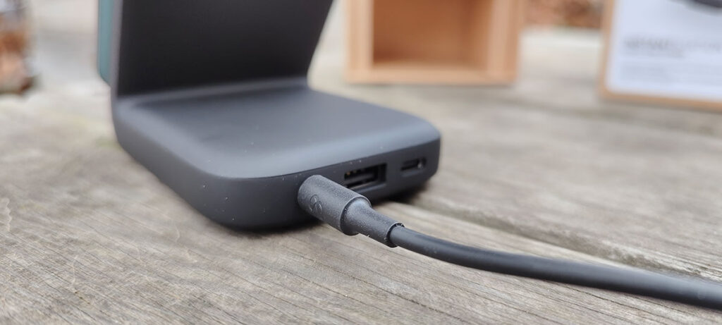 Review: InfinityLab InstantStation Wireless Stand - GadgetGear.nl