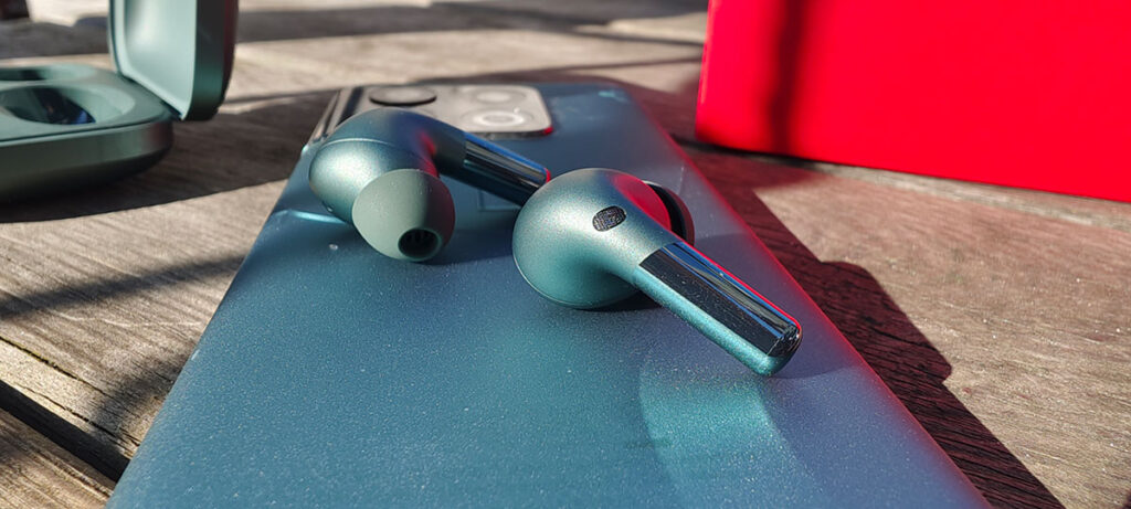 Review: OnePlus Buds Pro 2 Arbor Green met Dynaudio - GadgetGear.nl