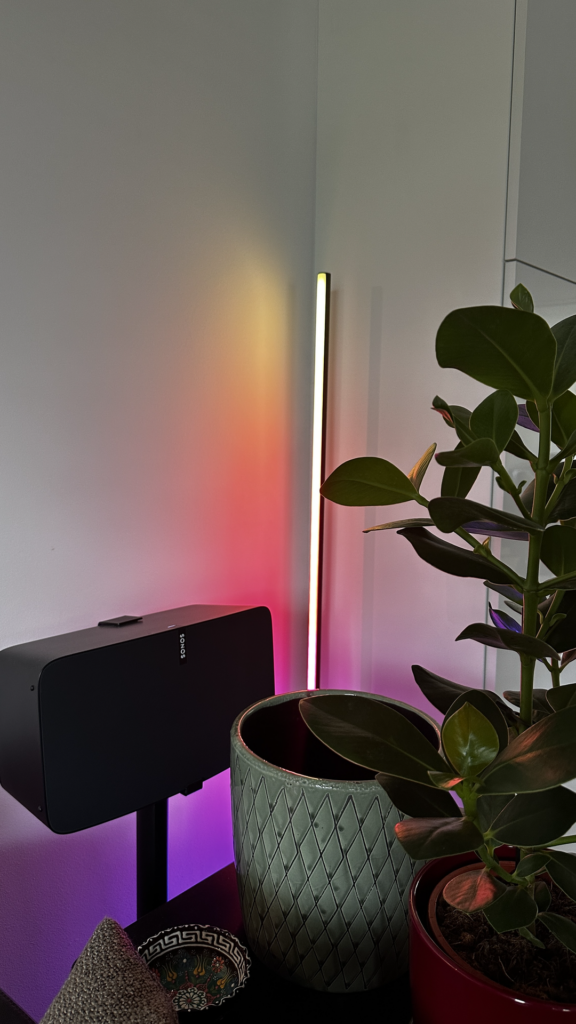 Review Hue Gradient Signe, de verticale lichtstrip als design lamp ...