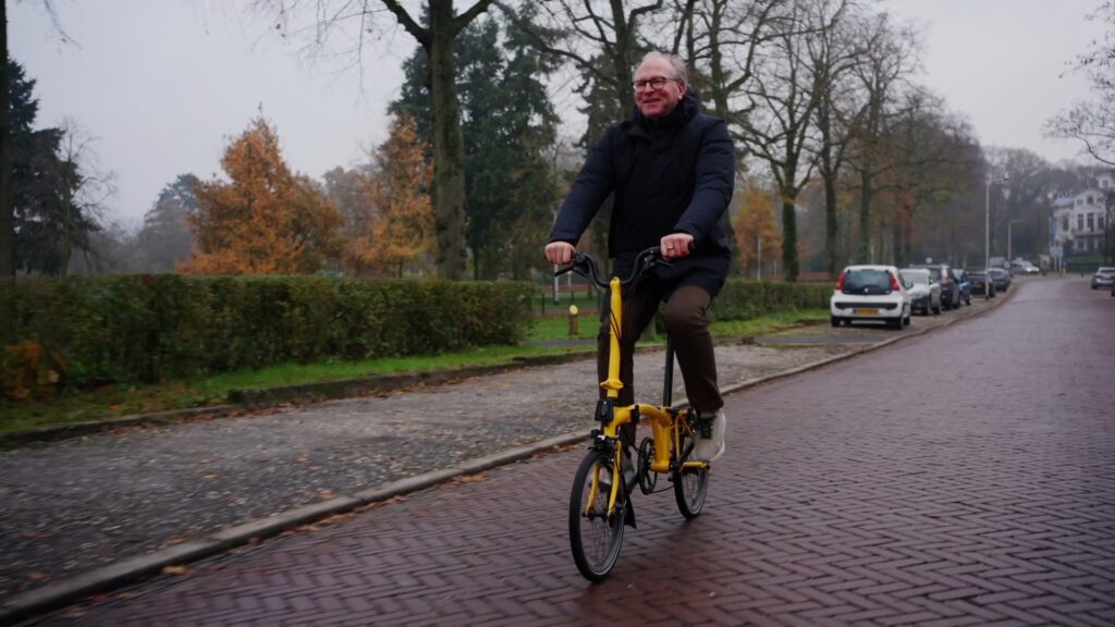 Review: Brompton C-Line M6L Bumblebee Yellow, klein als groots ...