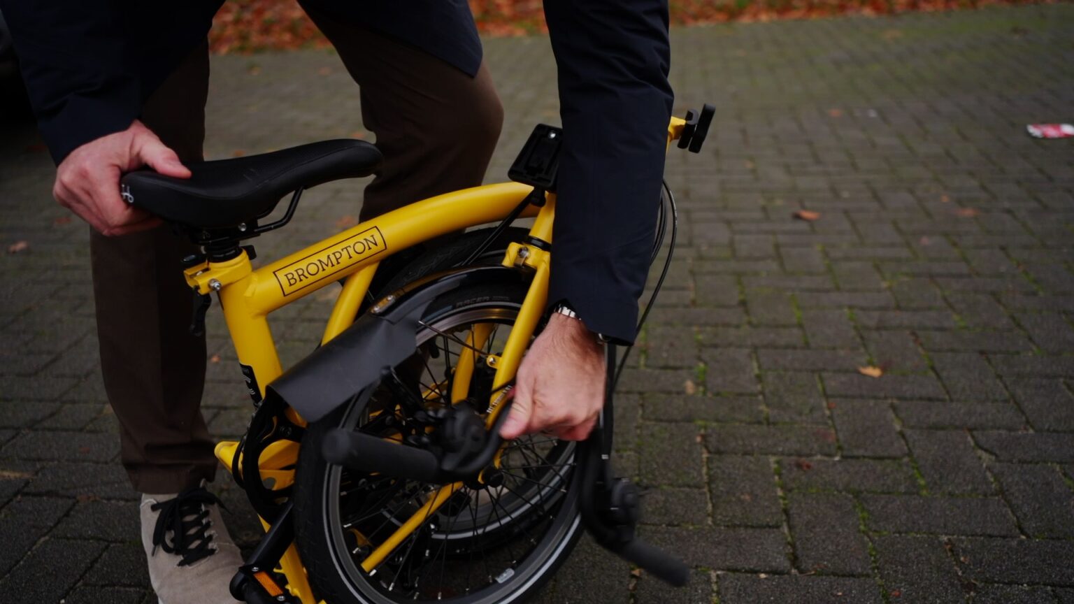 Review: Brompton C-Line M6L Bumblebee Yellow, klein als groots ...