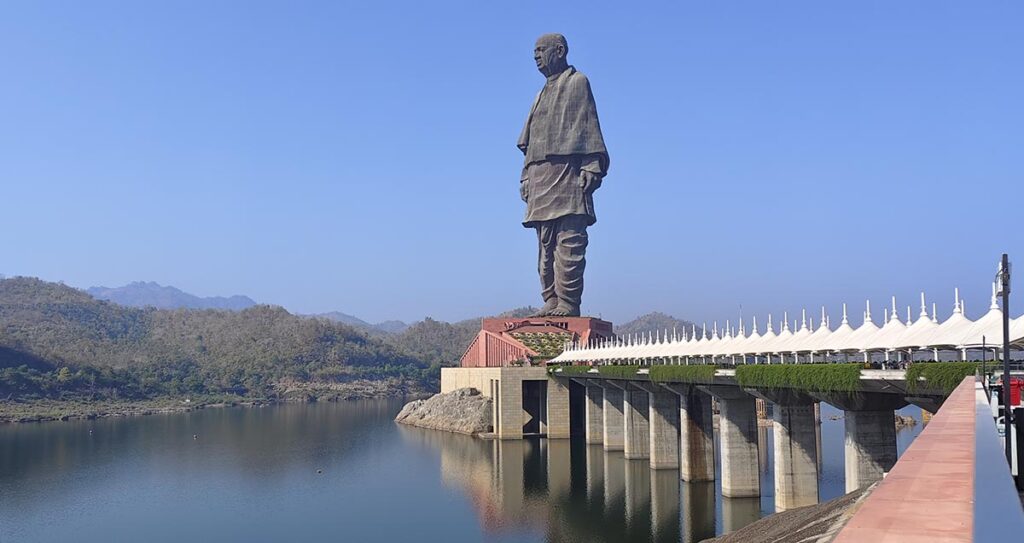 Review: Statue of Unity projection mapping is echt next level ...